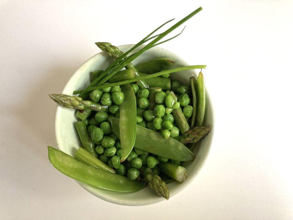 Poêlée pois gourmands-petits pois-asperges | The Everyday French Chef