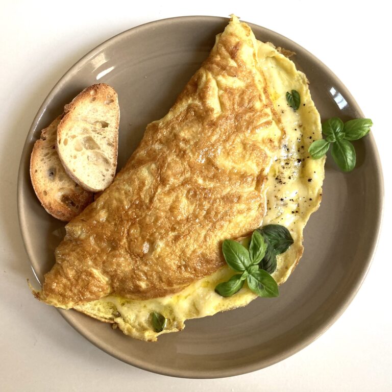 Omelette au fromage | The Everyday French Chef
